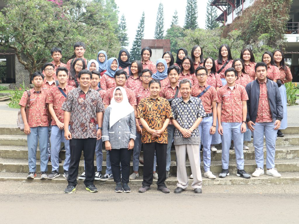 Kunjungan siswa-siswi dari SMA Labschool Kebayoran Jakarta – FAKULTAS ...