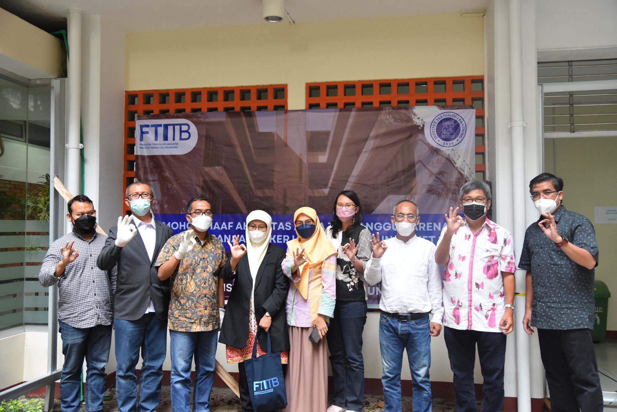 Pembangunan Lift di Gedung Labtek III Matthias Aroef Program Studi ...